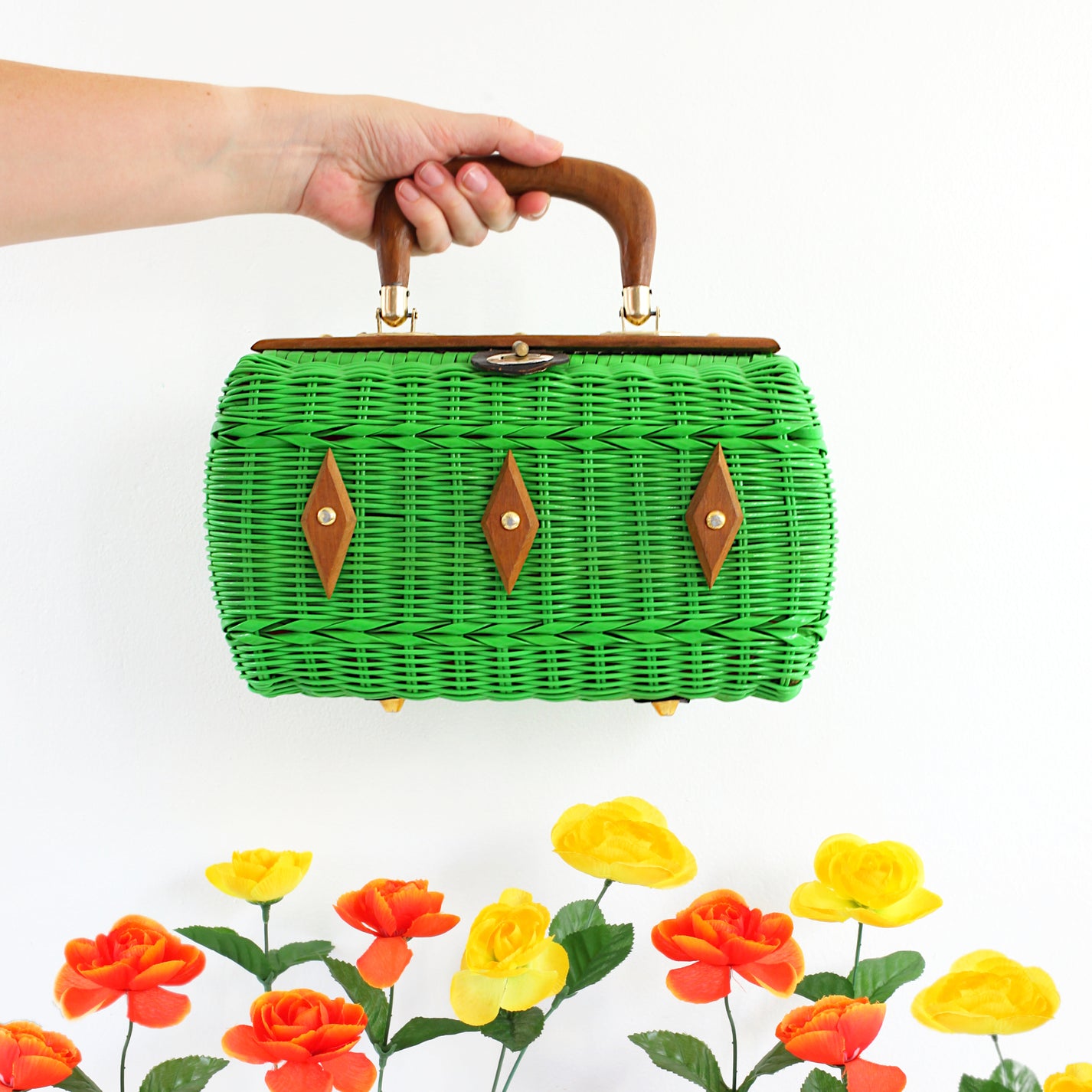 SOLD - Vintage Kelly Green Woven Plastic Purse from Hong Kong – Wise ...