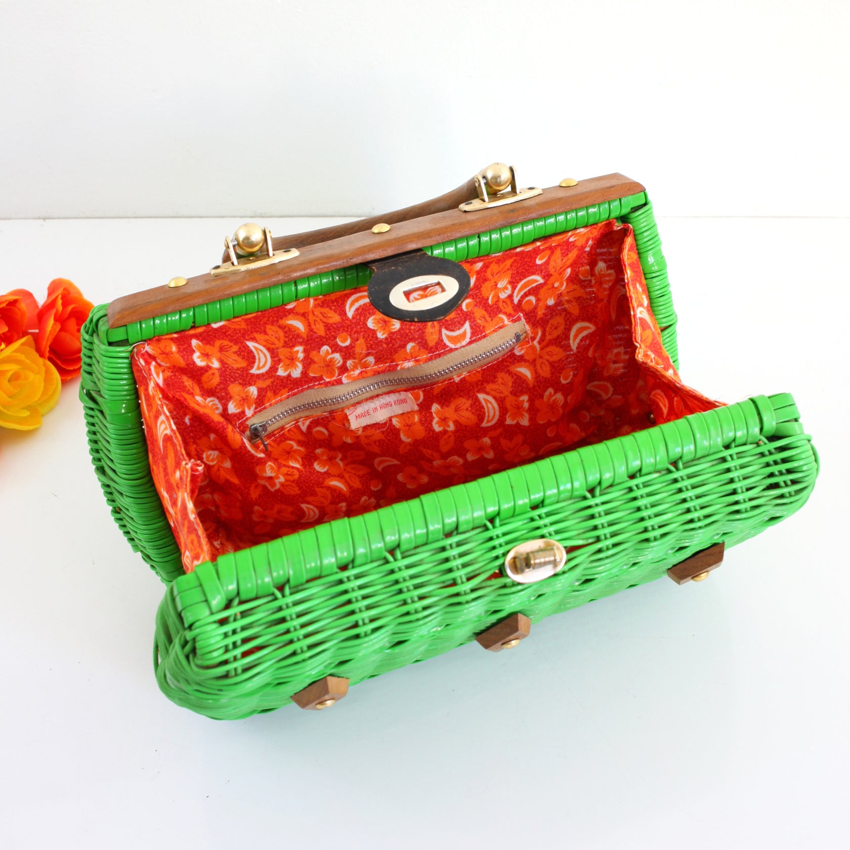 SOLD - Vintage Kelly Green Woven Plastic Purse from Hong Kong – Wise ...