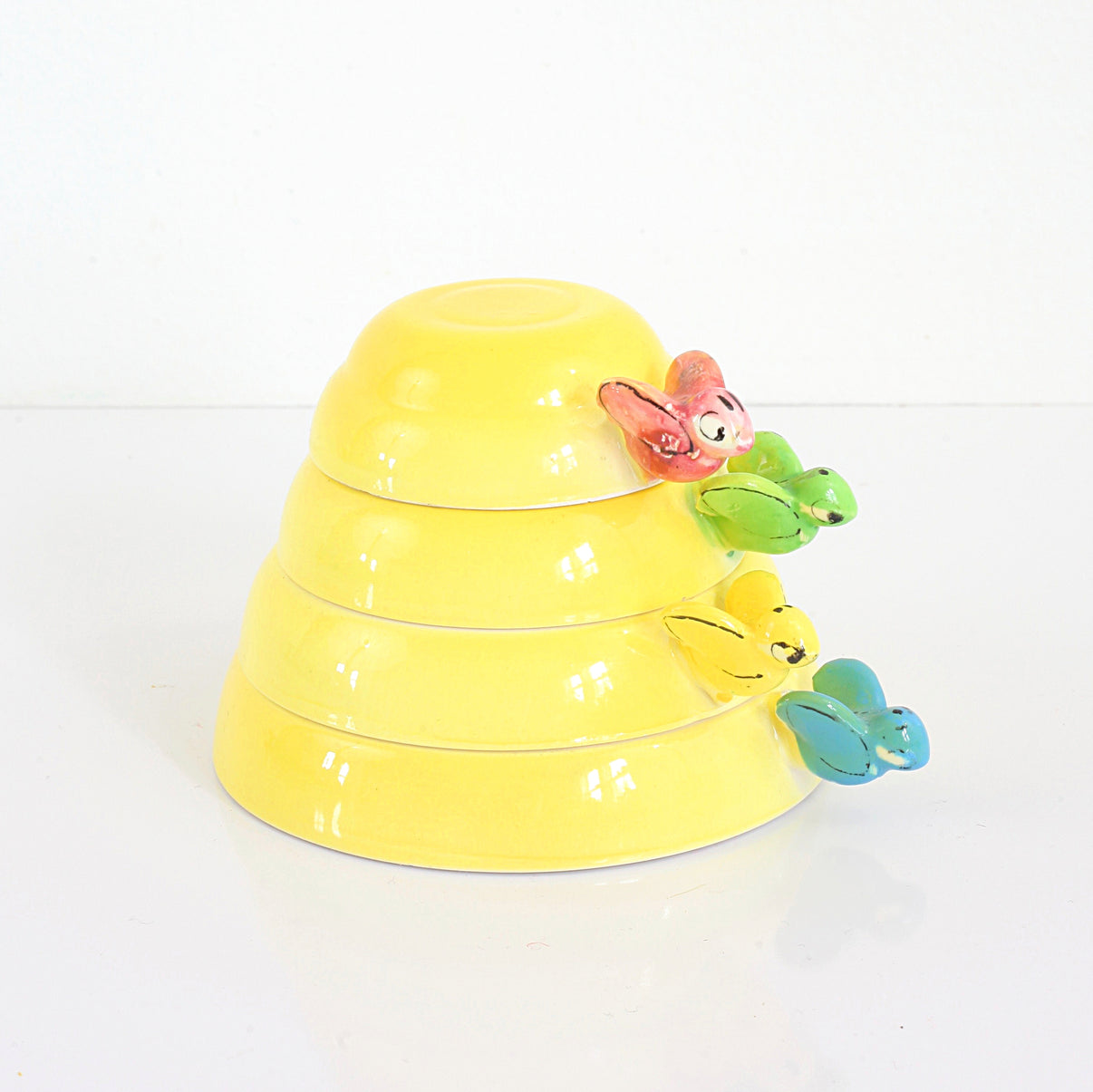 SOLD - Vintage Bee Hive Measuring Cups by Menschik Goldman – Wise Apple ...